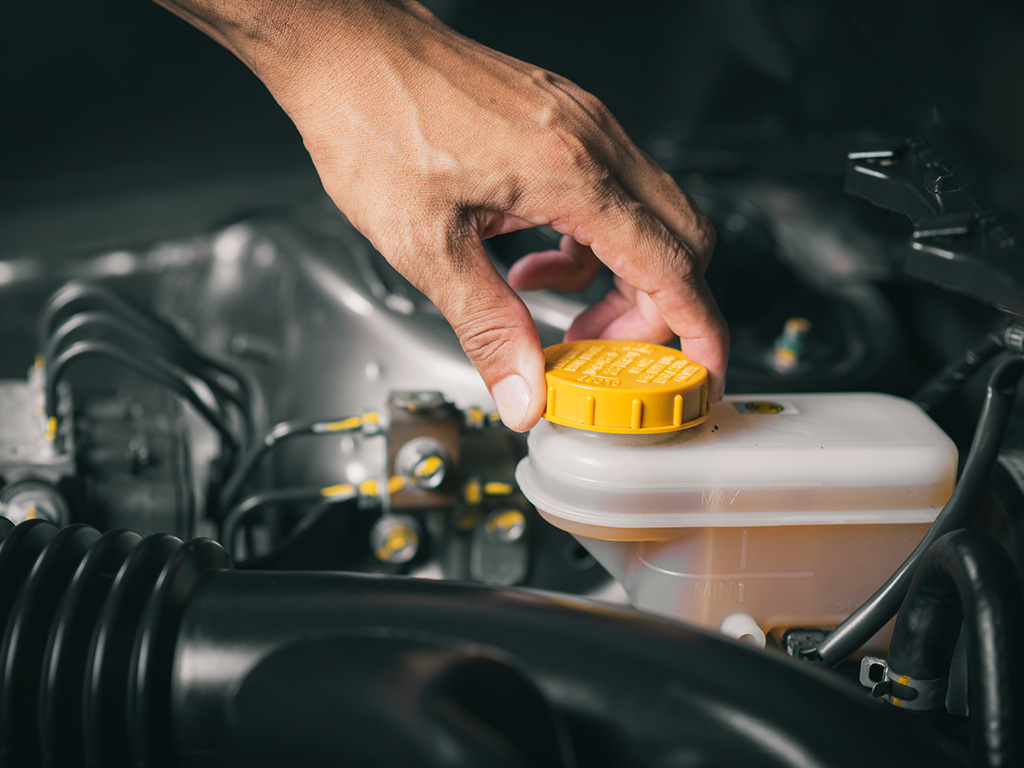 Understanding Car Fluid Leaks | Robert Street Automotive